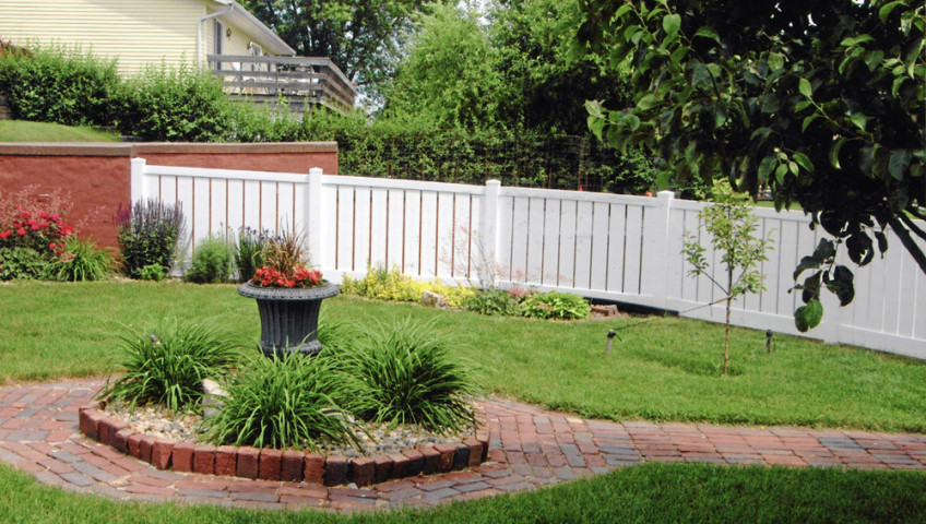 Vinyl Caribbean Fence Style | St. Paul, Nebraska